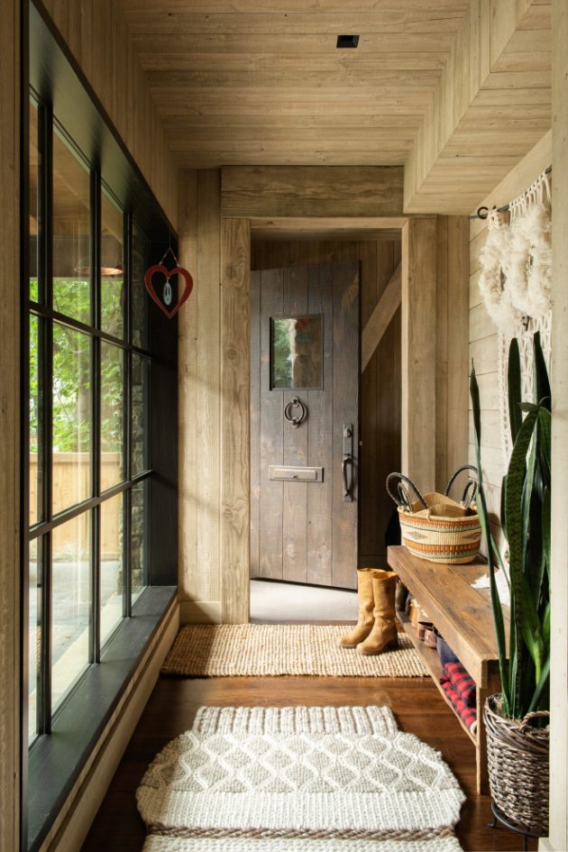 15 Striking Rustic Entry Hall Designs That Won't Fail To Welcome You