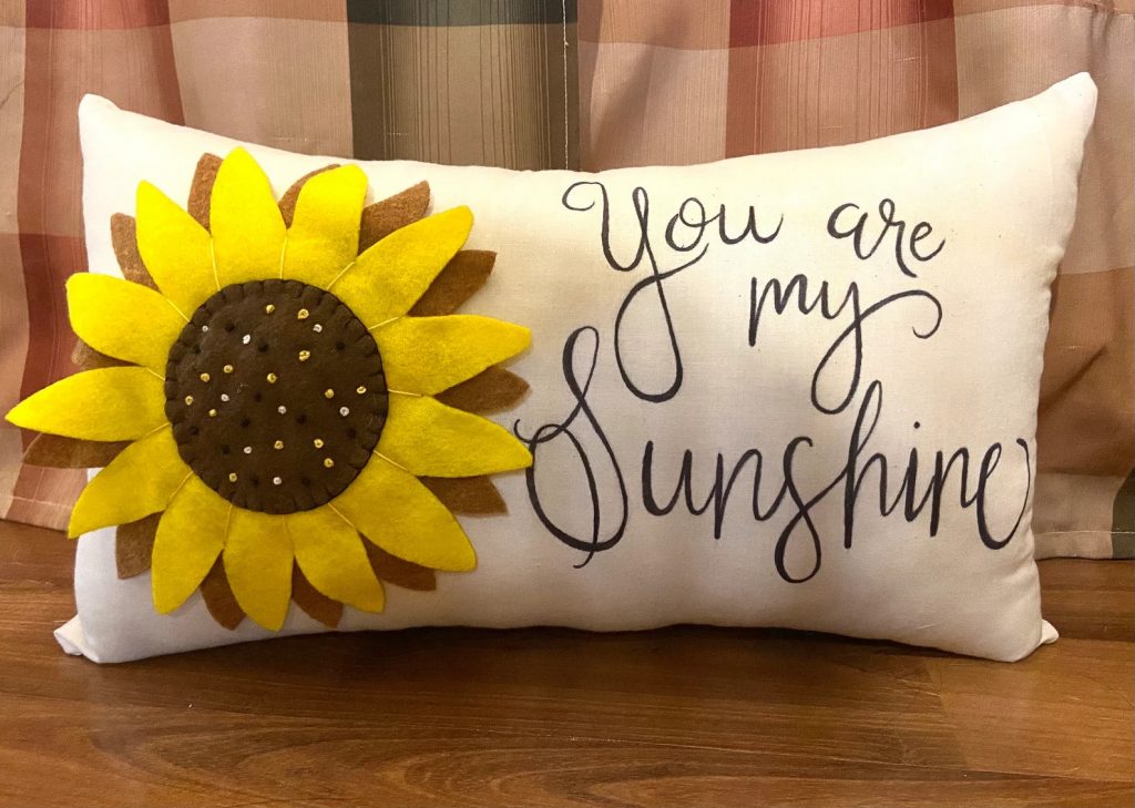 16 Cheerful Sunflower Pillow Designs For The Summer