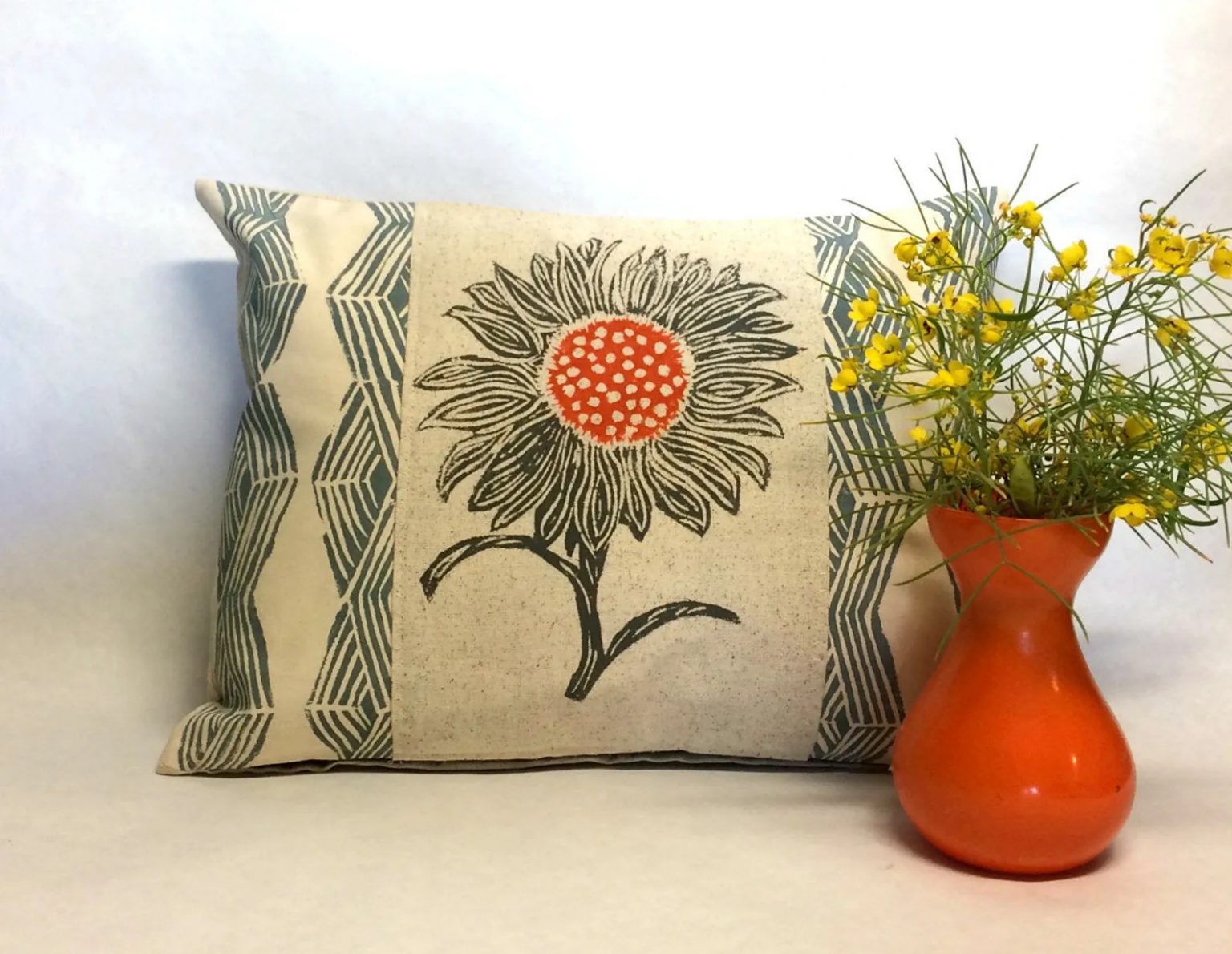 16 Cheerful Sunflower Pillow Designs For The Summer