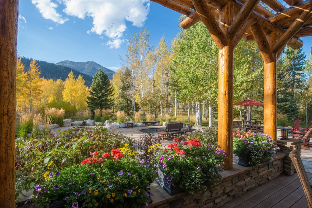 16 Majestic Rustic Landscape Designs That Will Take Your Breath Away