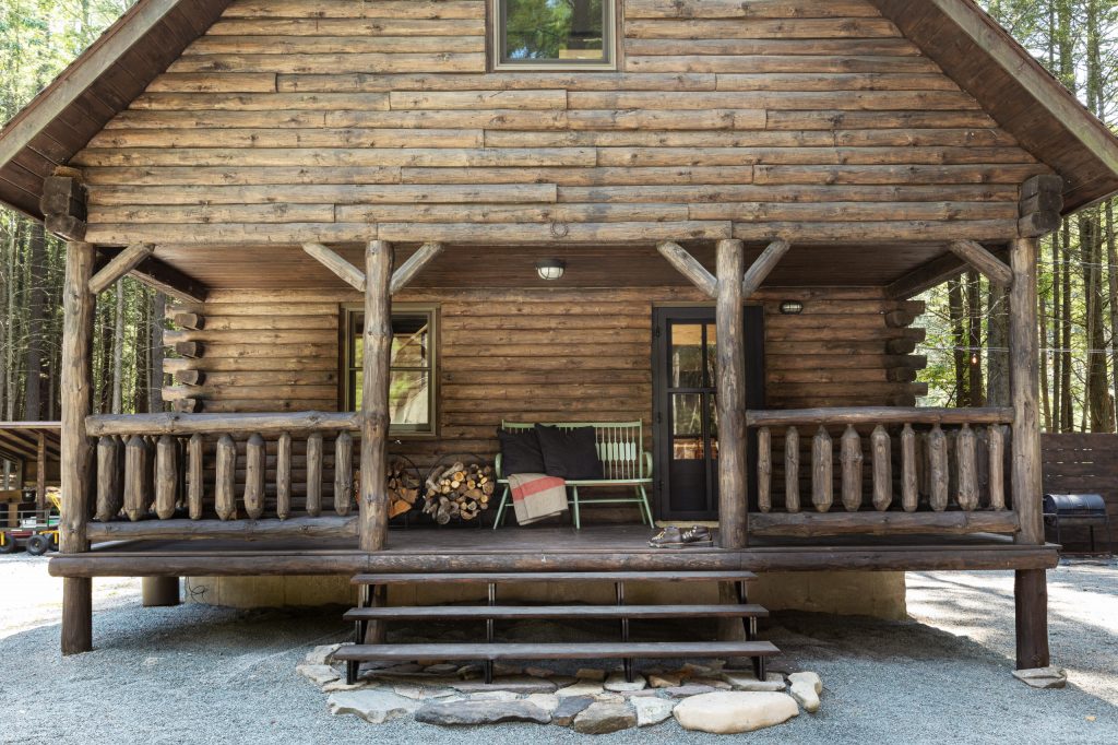 18 Phenomenal Rustic Porch Designs That Will Make You Drool