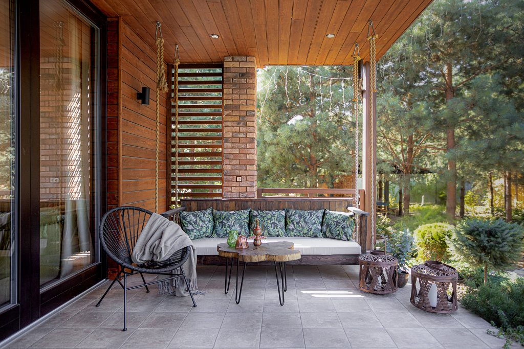 18 Phenomenal Rustic Porch Designs That Will Make You Drool