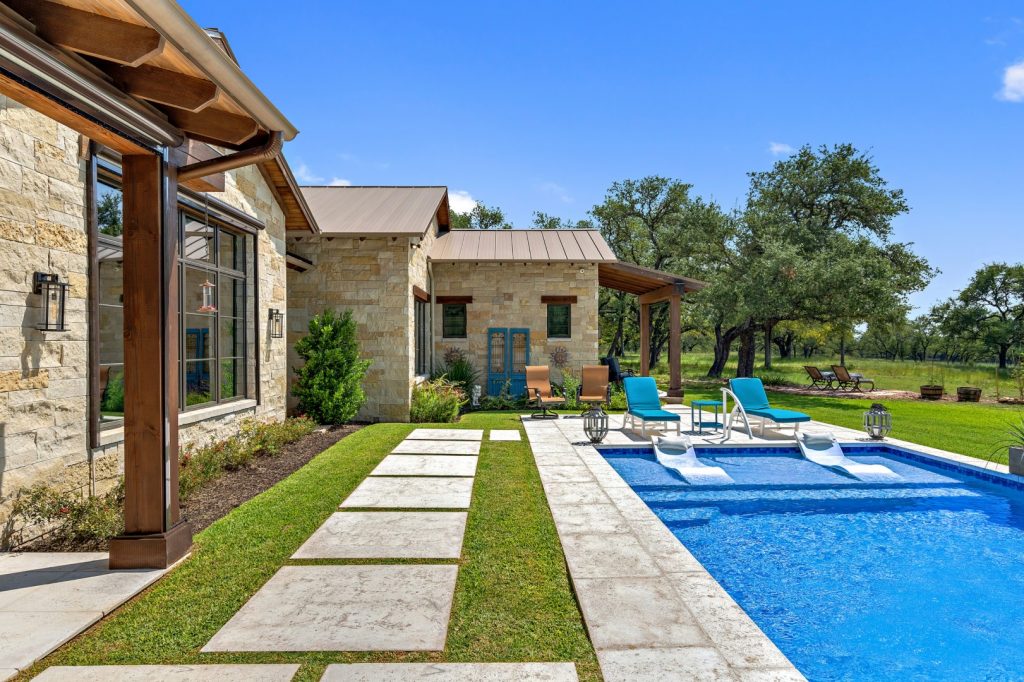 20 Jaw-dropping Rustic Swimming Pool Designs You Must See