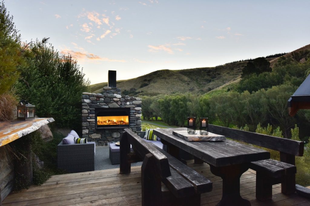 20 Magnificent Rustic Deck Designs That Will Captivate You