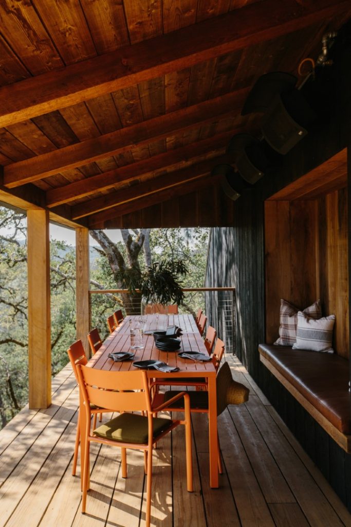 20 Magnificent Rustic Deck Designs That Will Captivate You