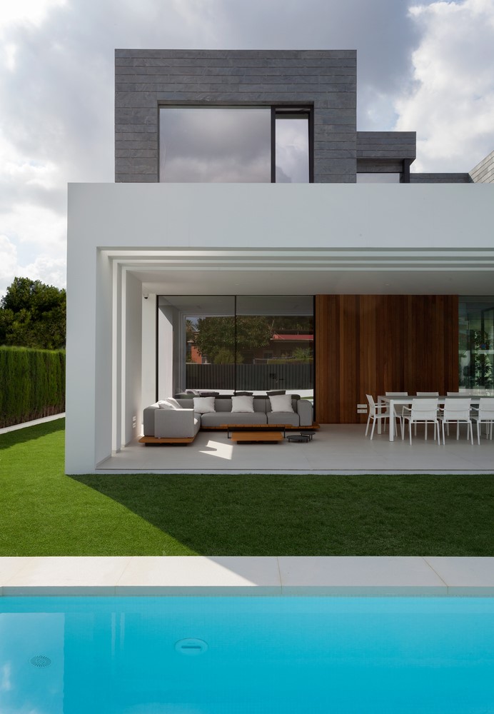 La Canada House by Antonio Altarriba Arquitectos in Rocafort, Spain