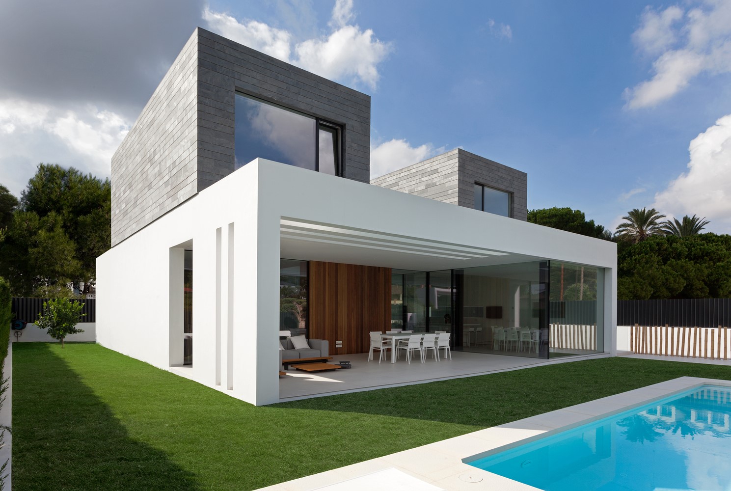 La Canada House by Antonio Altarriba Arquitectos in Rocafort, Spain