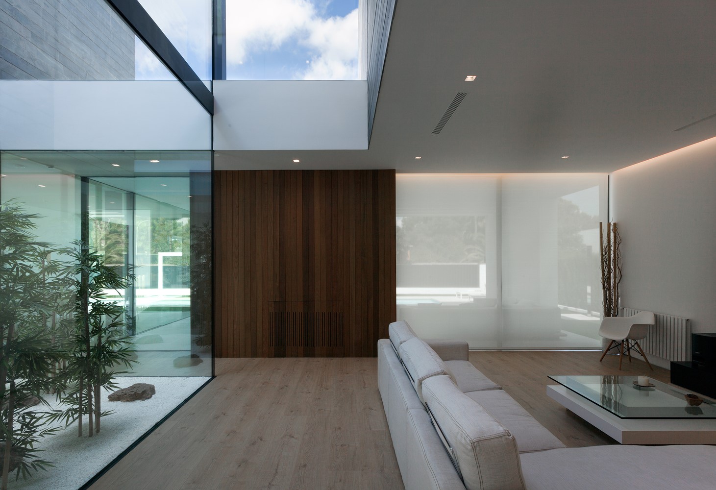 La Canada House by Antonio Altarriba Arquitectos in Rocafort, Spain