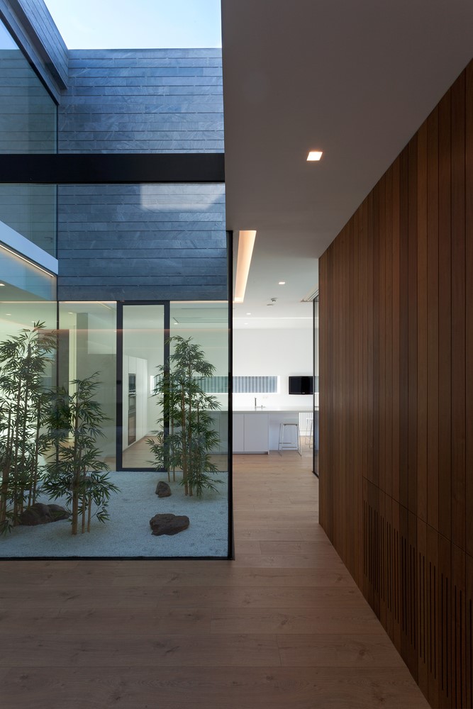 La Canada House by Antonio Altarriba Arquitectos in Rocafort, Spain