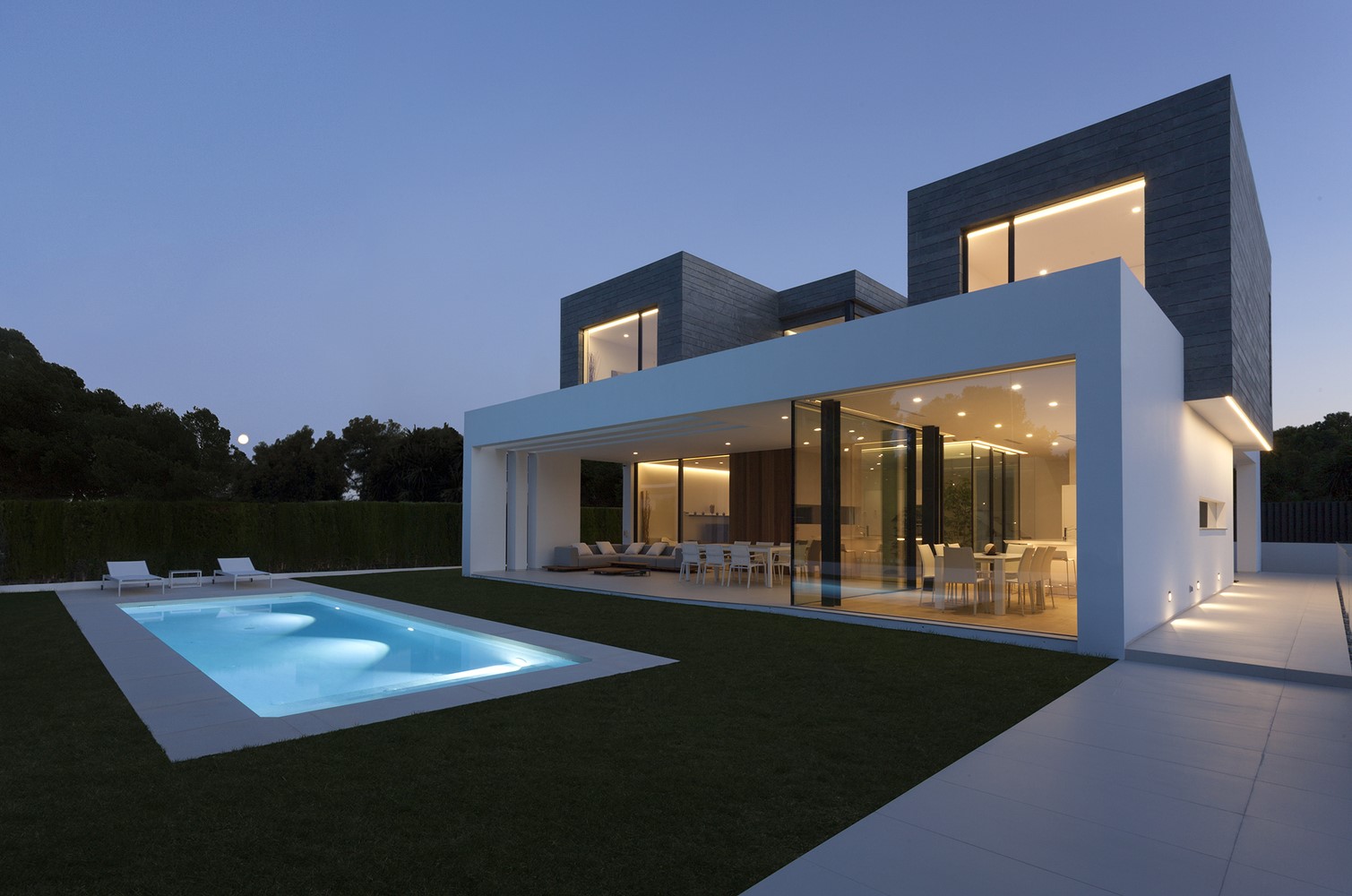 La Canada House by Antonio Altarriba Arquitectos in Rocafort, Spain
