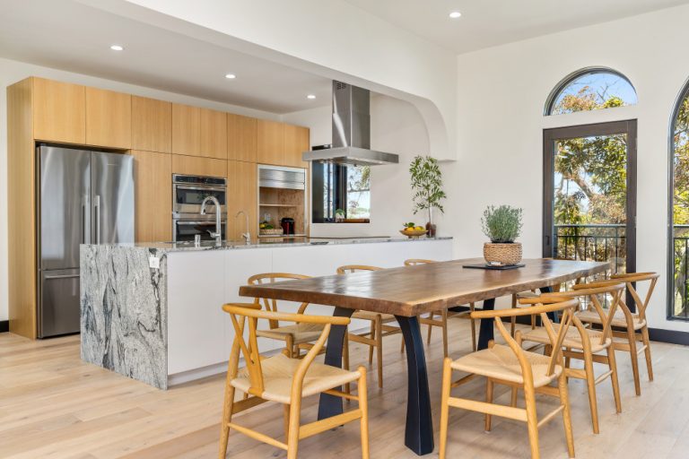 16 Grand Mediterranean Dining Room Designs That Will Leave You In Awe