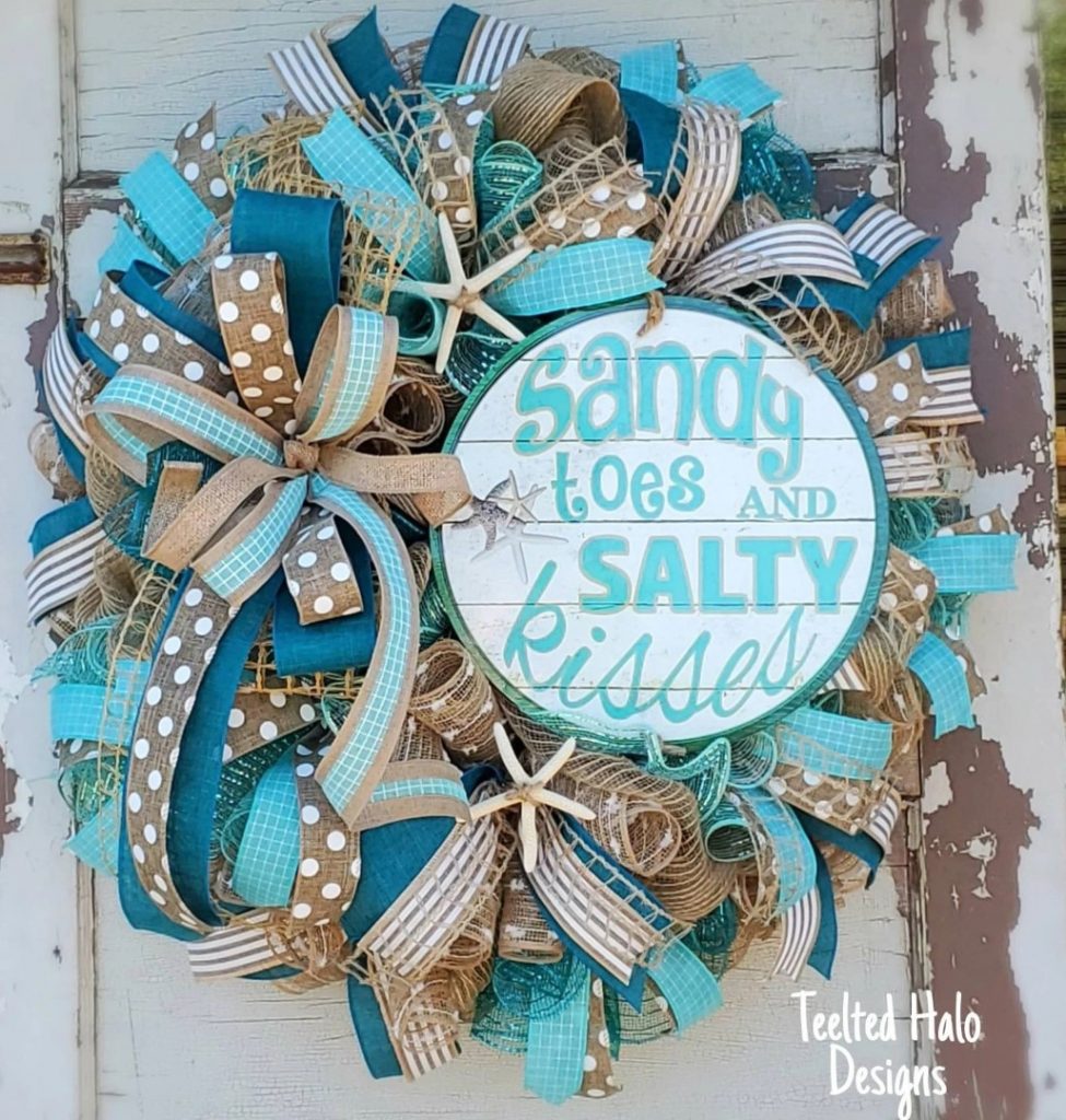 17 Fresh Coastal Wreath Designs For Your Beach Home