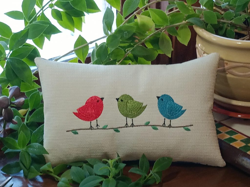 17 Terrific Summer Pillow Designs That Will Remind You It Is Still Summer