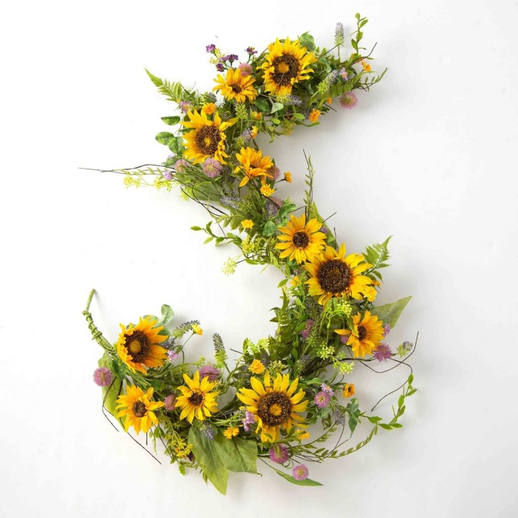 18 Fantastic Sunflower Garland Ideas You Can Add To Your Seasonal Décor
