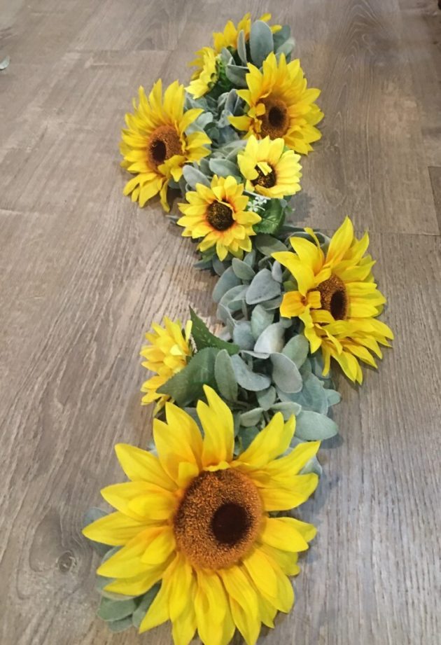 18 Fantastic Sunflower Garland Ideas You Can Add To Your Seasonal Décor