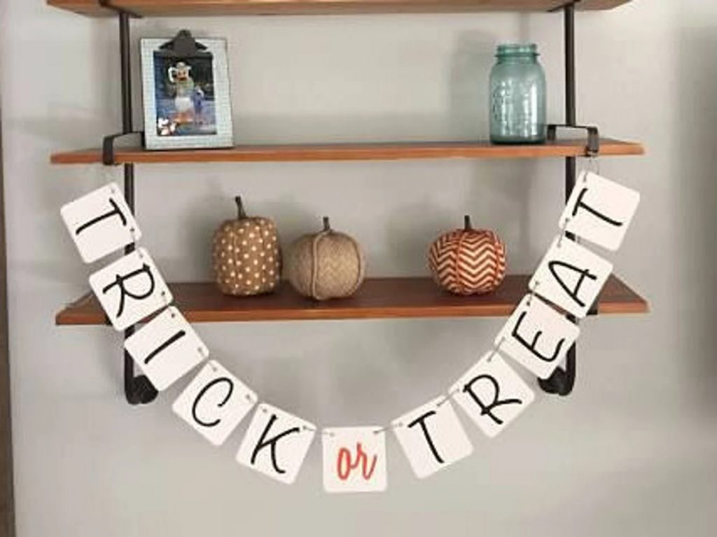 15 Awesome Halloween Banner Designs For A Spooky Touch To Your Décor