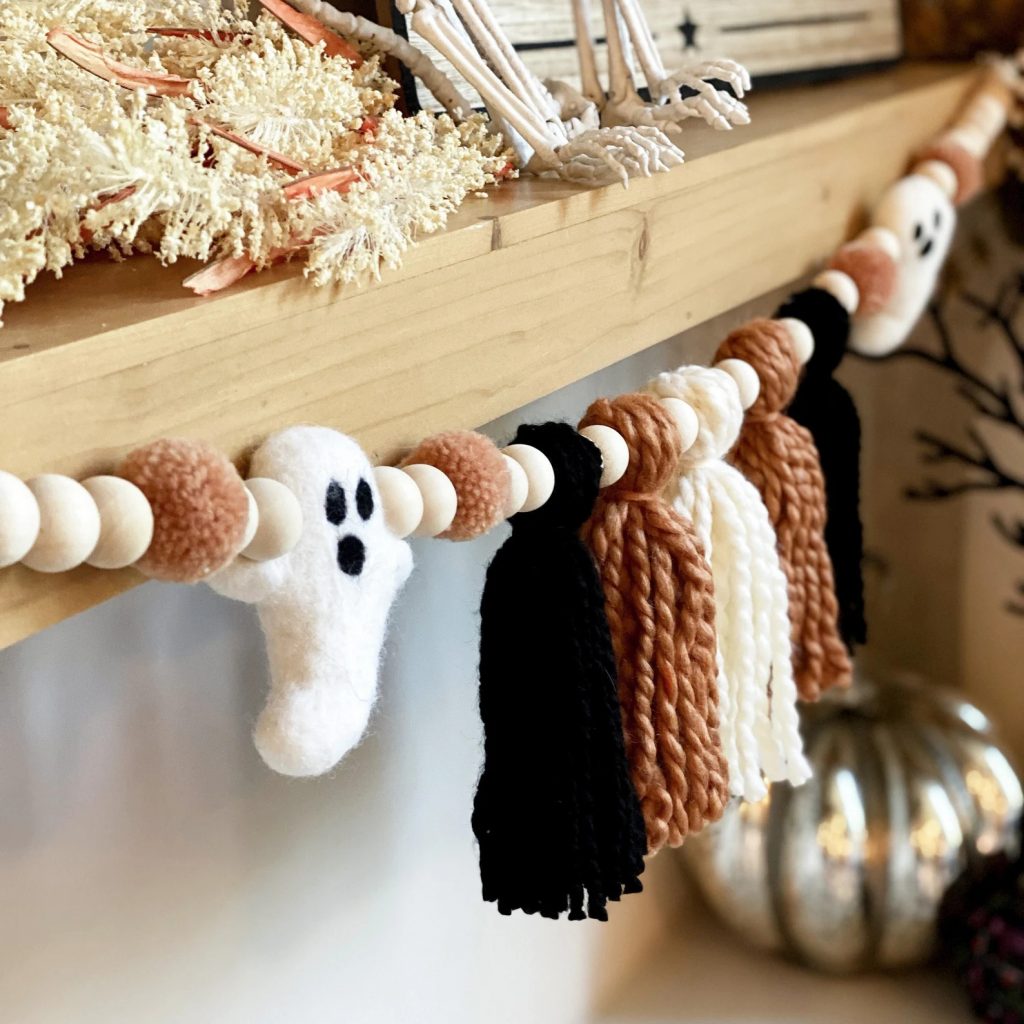 15 Awesome Halloween Banner Designs For A Spooky Touch To Your Décor