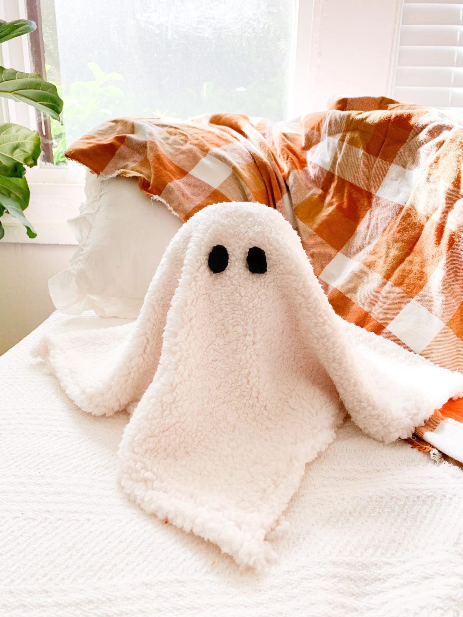 15 Super Spooky Halloween Pillow Designs That You're Going To Adore