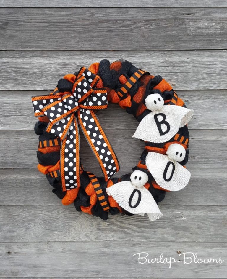 15 Unbelievable Ghost Wreath Designs For Halloween