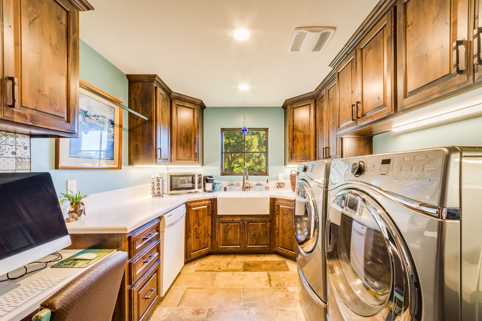16 Ideal Mediterranean Laundry Room Designs That Are More Than Practical
