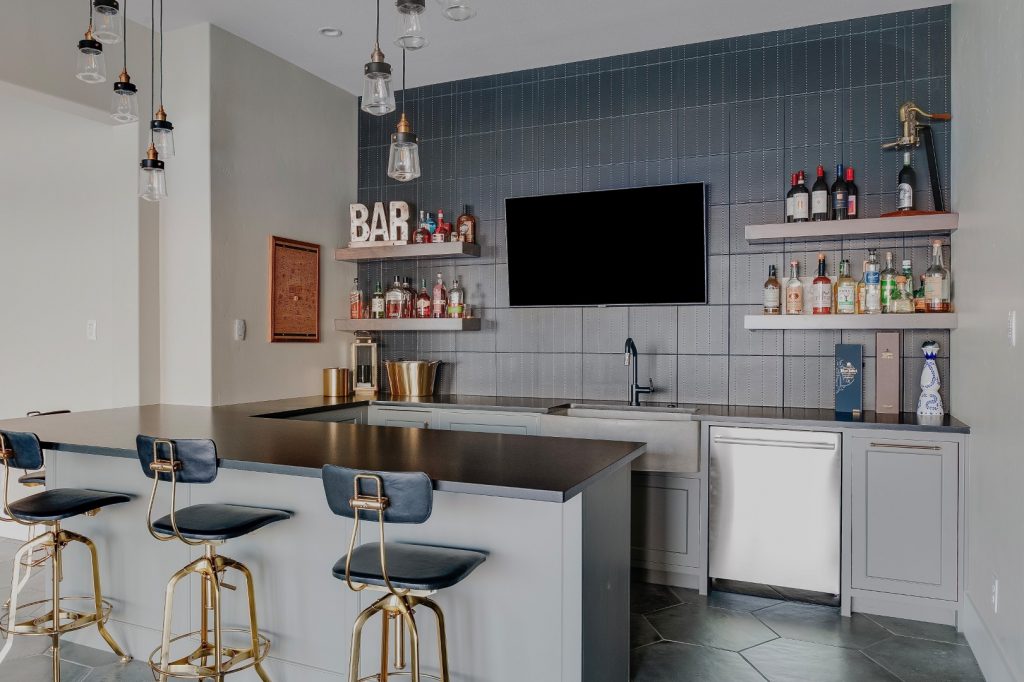 16 Sublime Mediterranean Home Bar Designs You Will Want