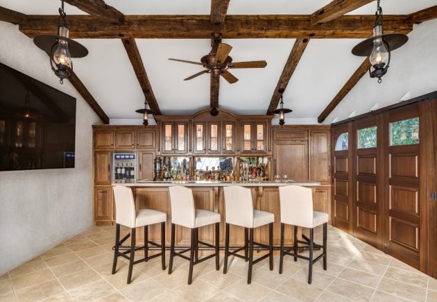 16 Sublime Mediterranean Home Bar Designs You Will Want