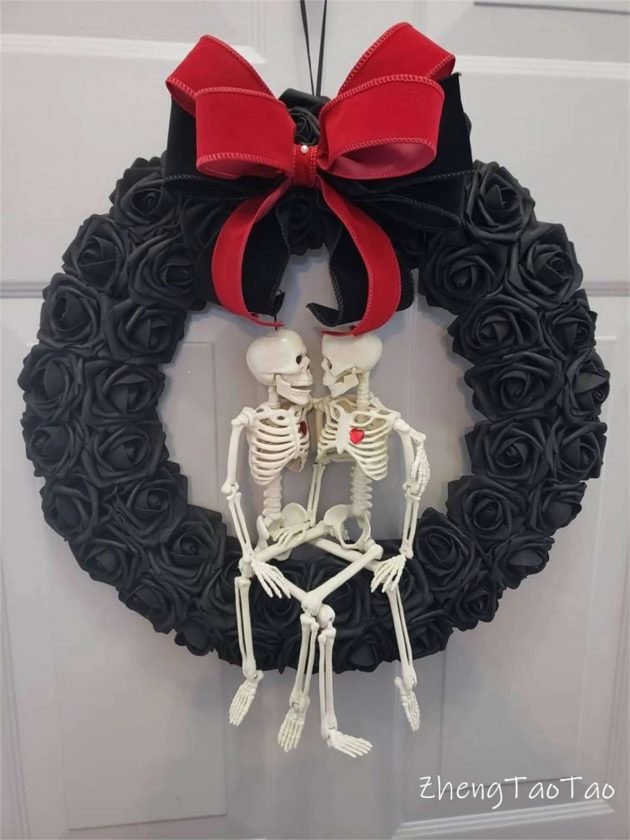 17 Spooky Halloween Wreath Designs For Your Front Door
