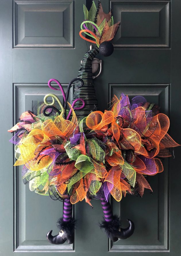 17 Spooky Halloween Wreath Designs For Your Front Door