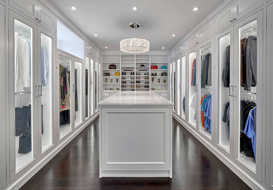 18 Grandiose Mediterranean Walk-In Closet Designs That Will Leave You ...