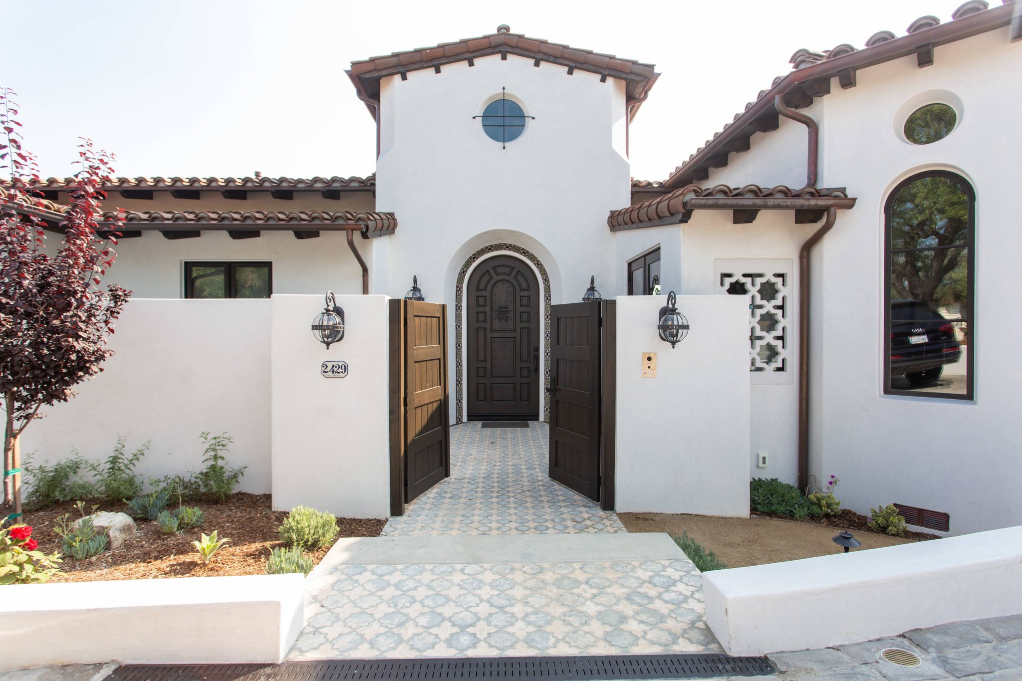 15 Elegant Mediterranean Entrance Designs You Won't Forget