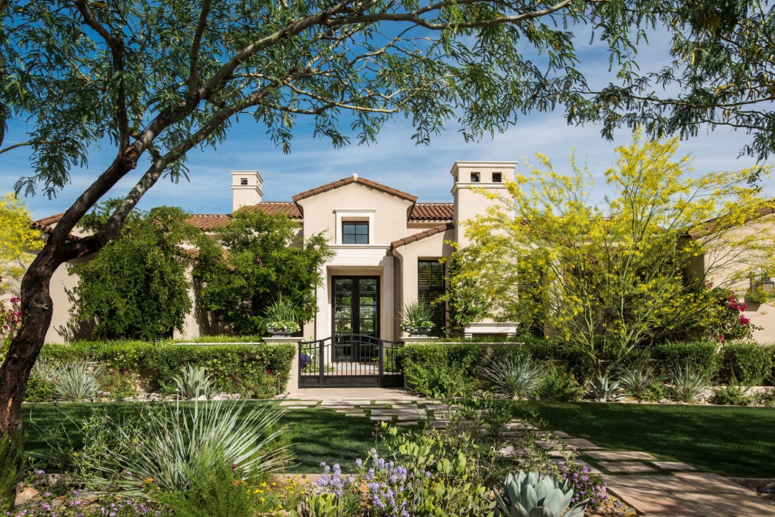 15 Fantastic Mediterranean Landscape Designs That Will Take Your Breath ...