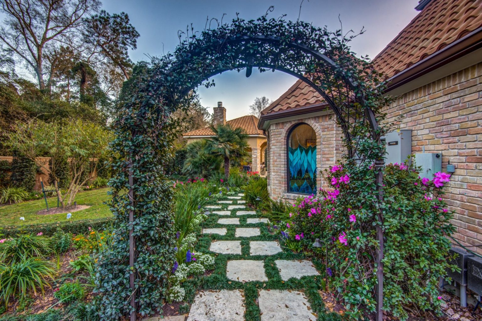 15 Fantastic Mediterranean Landscape Designs That Will Take Your Breath ...