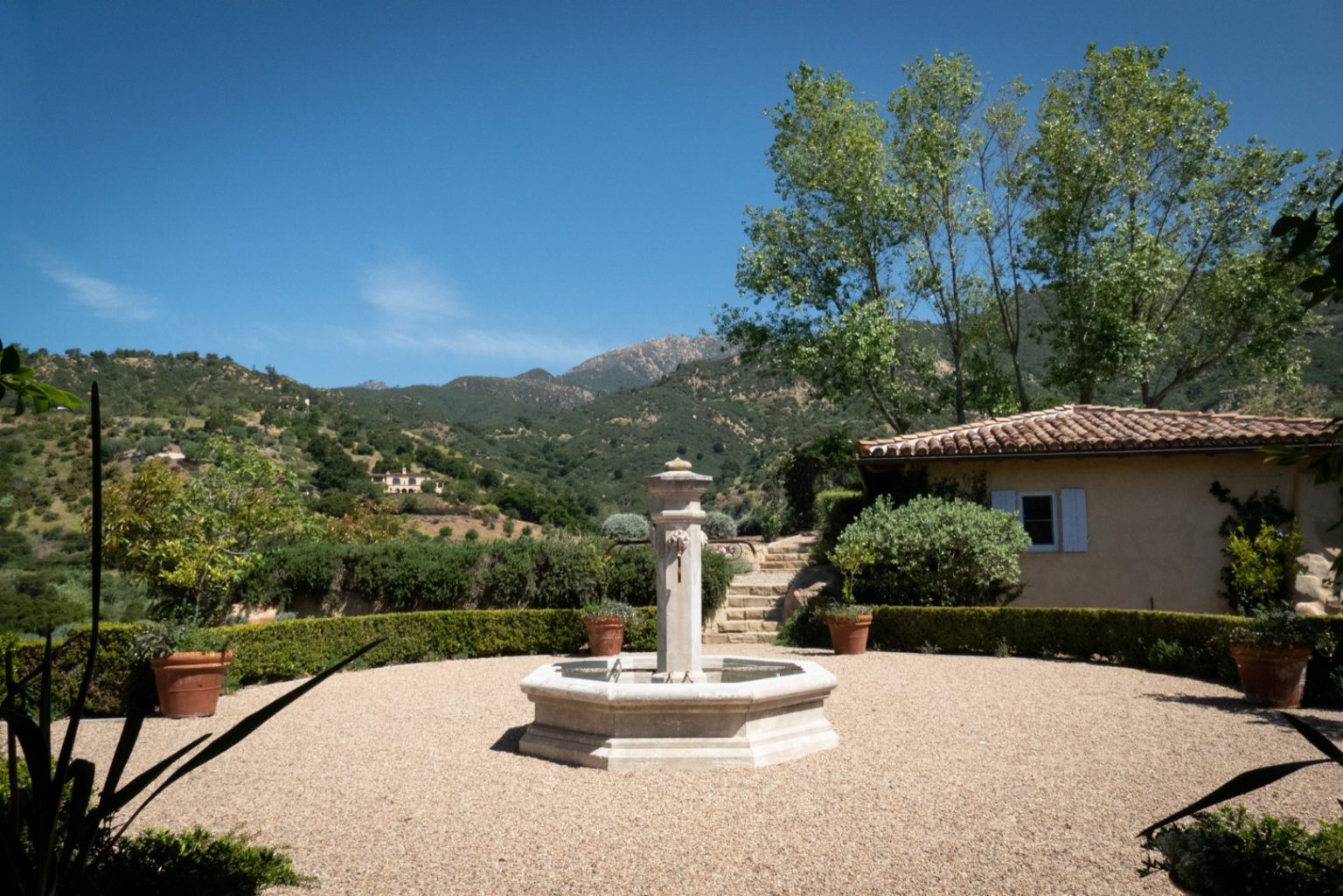 15 Fantastic Mediterranean Landscape Designs That Will Take Your Breath ...