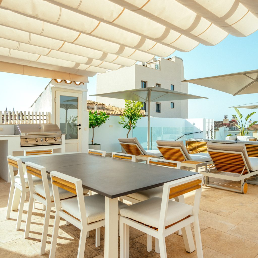 15 Impeccable Mediterranean Deck Designs That Will Leave You Breathless