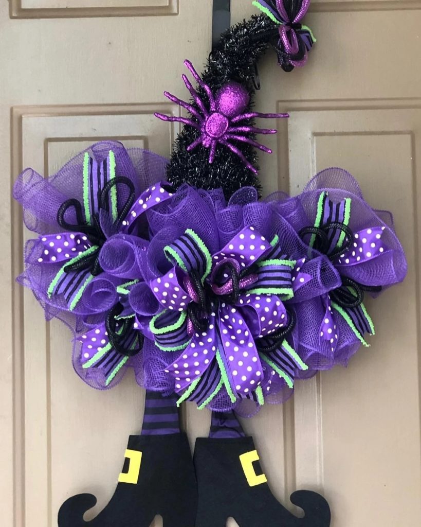 15 Sinister Witch Wreath Designs For Halloween
