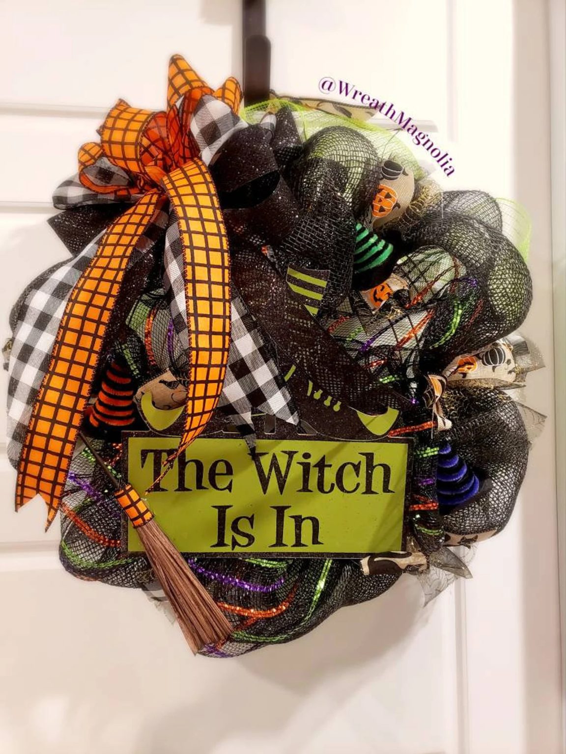 15 Sinister Witch Wreath Designs For Halloween