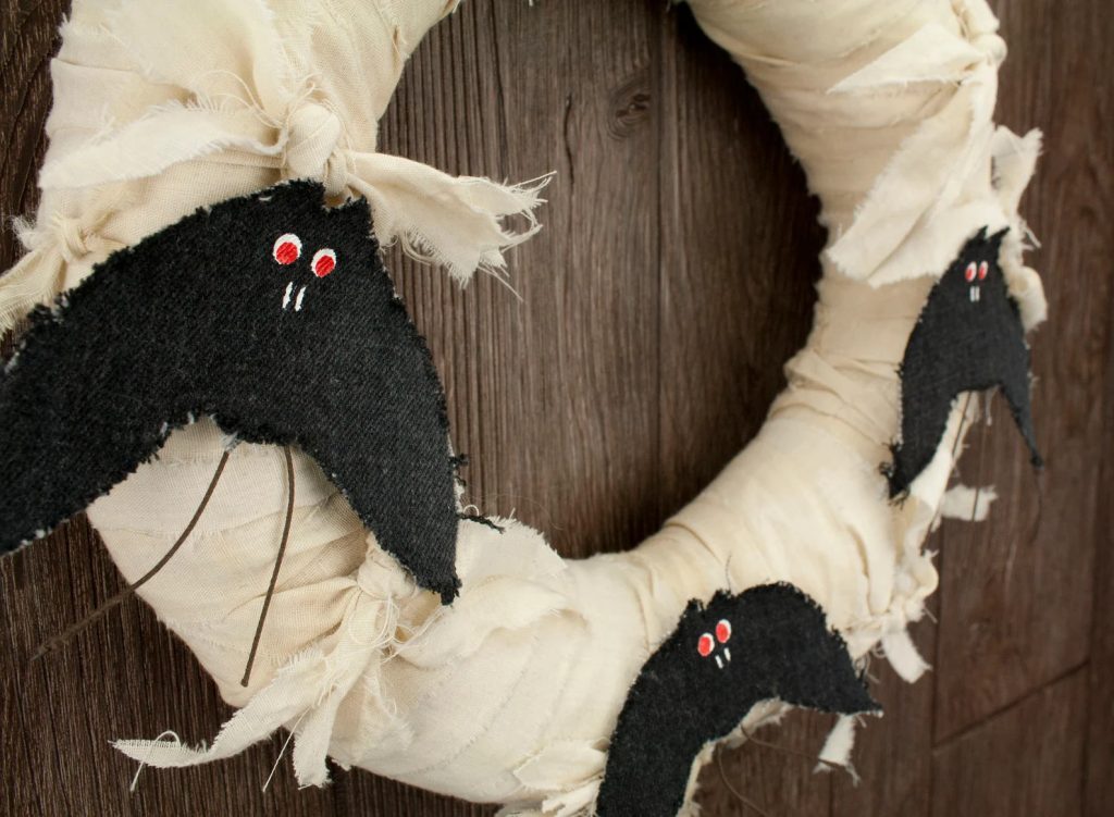 16 Creepy Halloween Decorations For Your Home