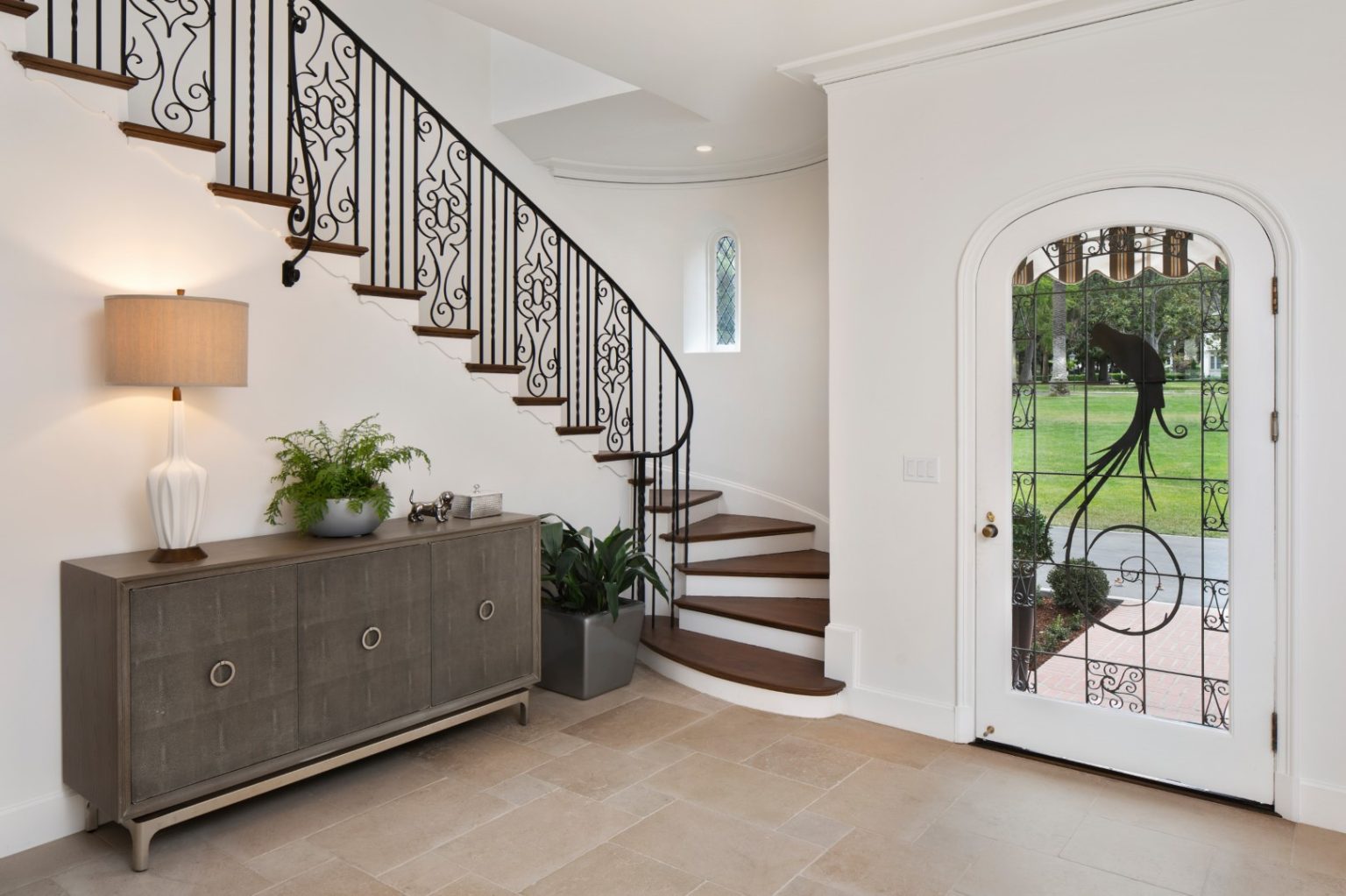 16 Fantastic Mediterranean Entry Hall Designs For A Walm Welcome