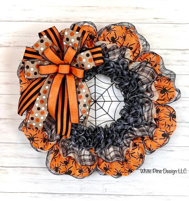 18 Freaky Spider Wreath Designs For Halloween