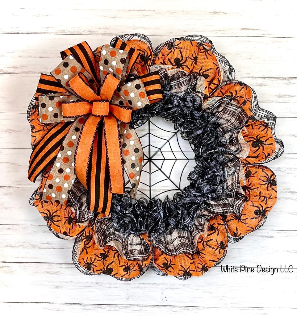 18 Freaky Spider Wreath Designs For Halloween