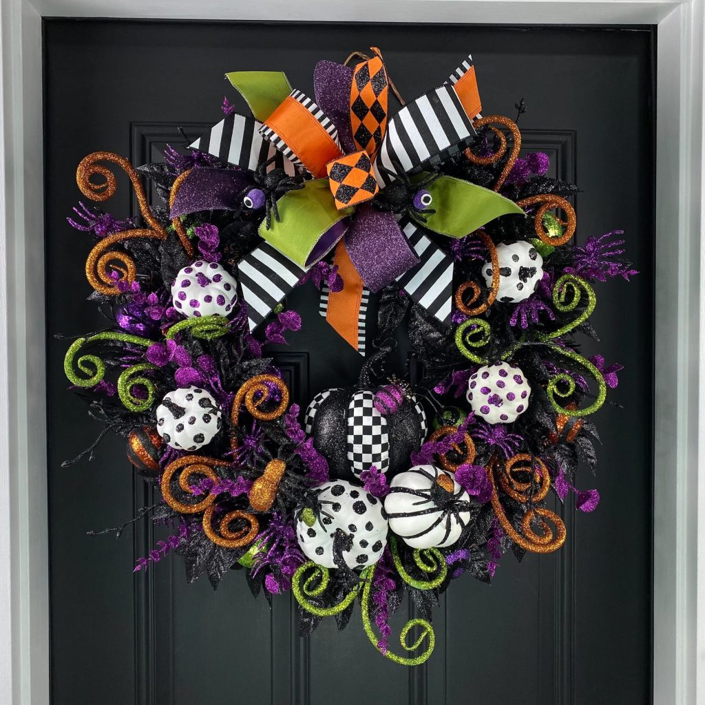 18 Freaky Spider Wreath Designs For Halloween