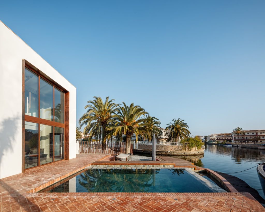 20 Mesmerizing Mediterranean Swimming Pool Designs You Will Obsess Over