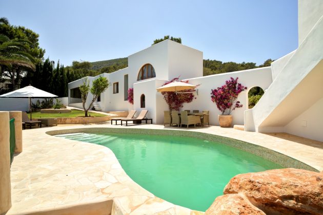 20 Mesmerizing Mediterranean Swimming Pool Designs You Will Obsess Over