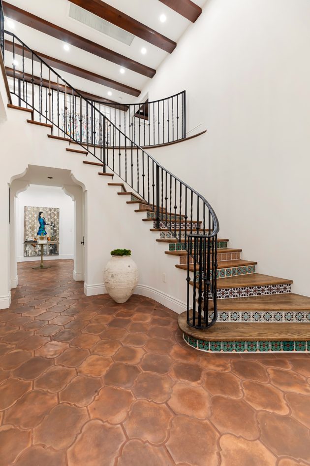 20 Stylish Mediterranean Staircase Designs That Astound With Elegance