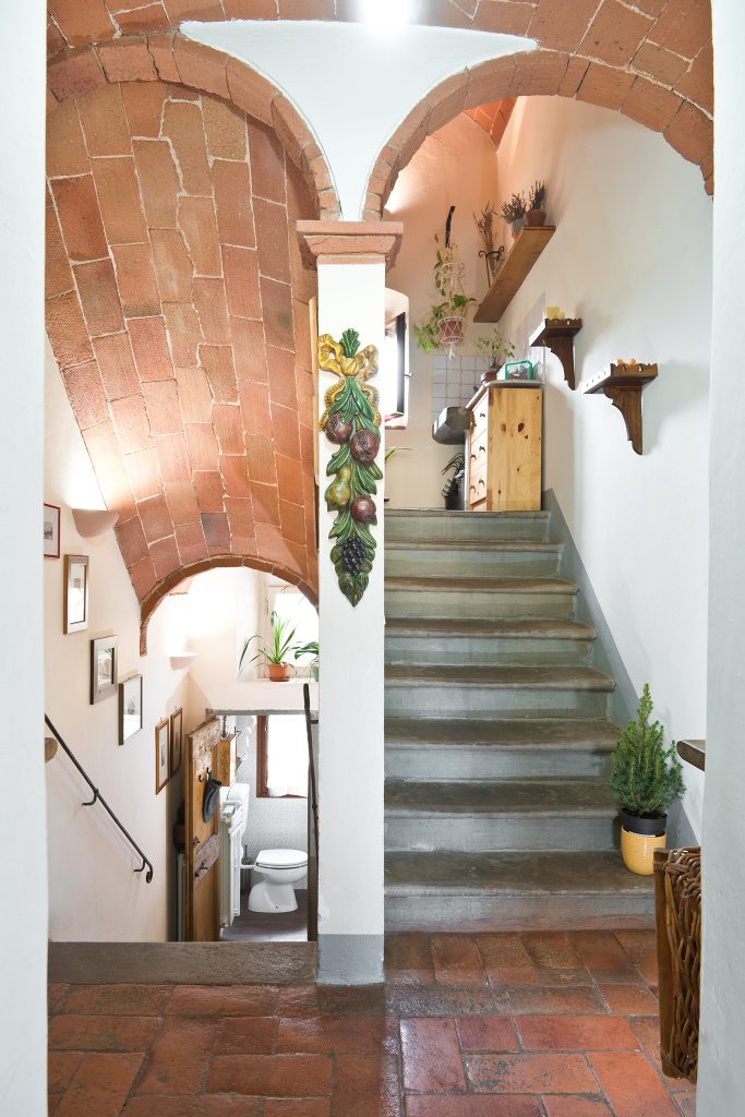 20 Stylish Mediterranean Staircase Designs That Astound With Elegance