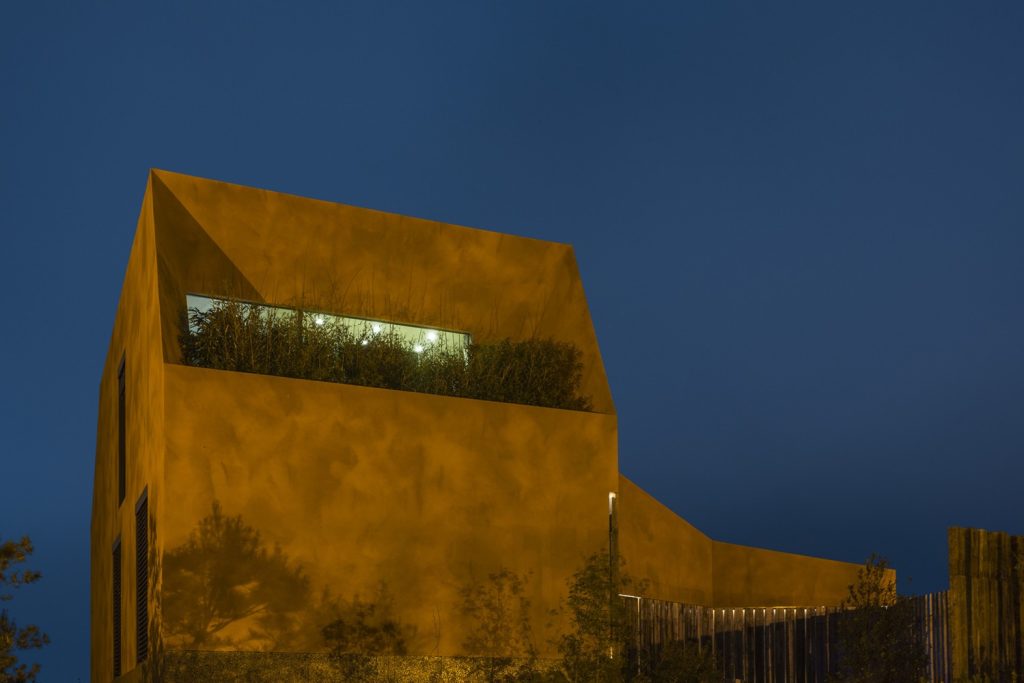 Casa Varatojo by Atelier Data in Torres Vedras, Portugal