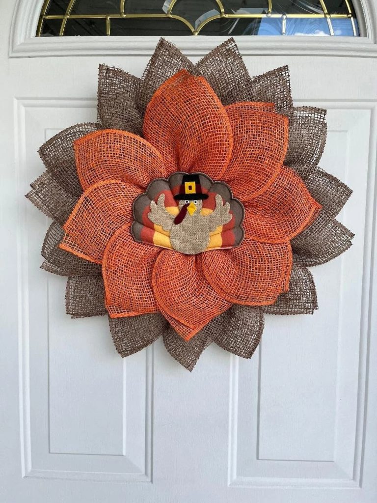 15 Awesome Turkey Door Hanger Designs For Your Thanksgiving Décor