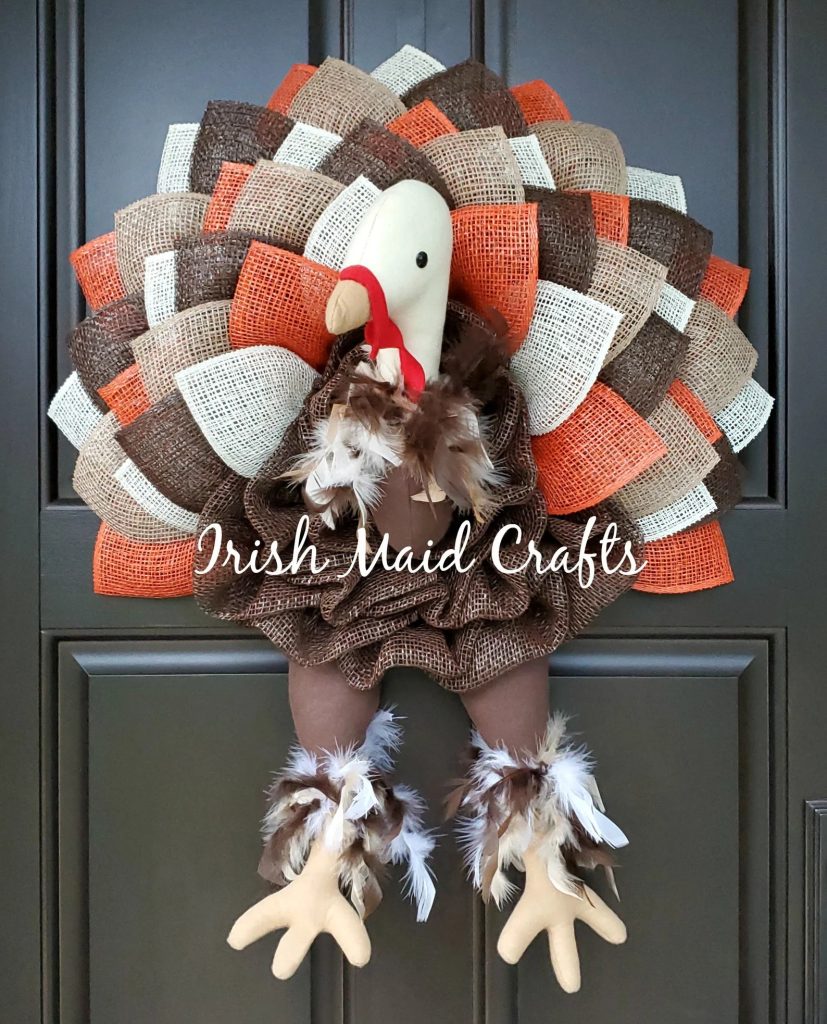 15 Awesome Turkey Door Hanger Designs For Your Thanksgiving Décor