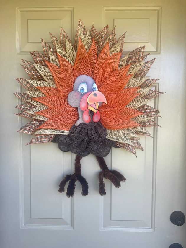 15 Awesome Turkey Door Hanger Designs For Your Thanksgiving Décor