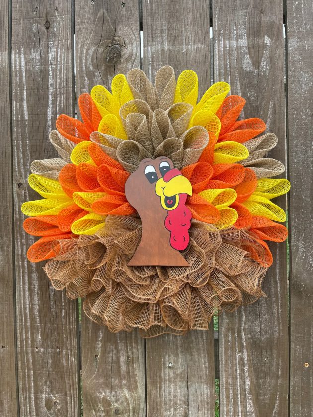 15 Awesome Turkey Door Hanger Designs For Your Thanksgiving Décor